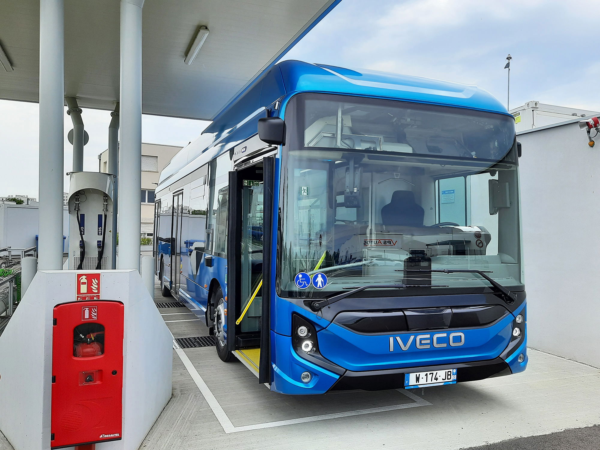 Sustainable Bus Awards 2025: bemutatkozik az Iveco új hidrogénbusza ...
