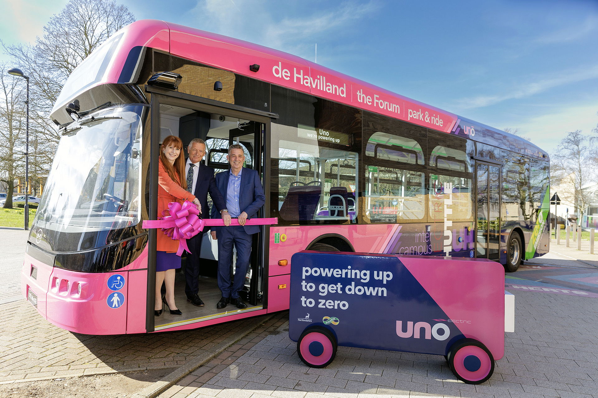 Átadták a BYD eBus B12 brit piacos verziójának első öt példányát ...