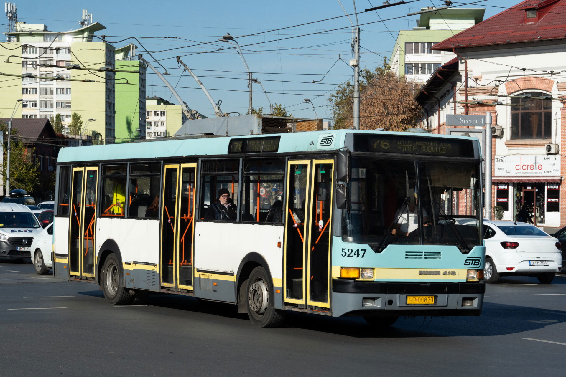Eladásra kínálja 42 darab Ikarus 415T trolibuszát a bukaresti STB ...