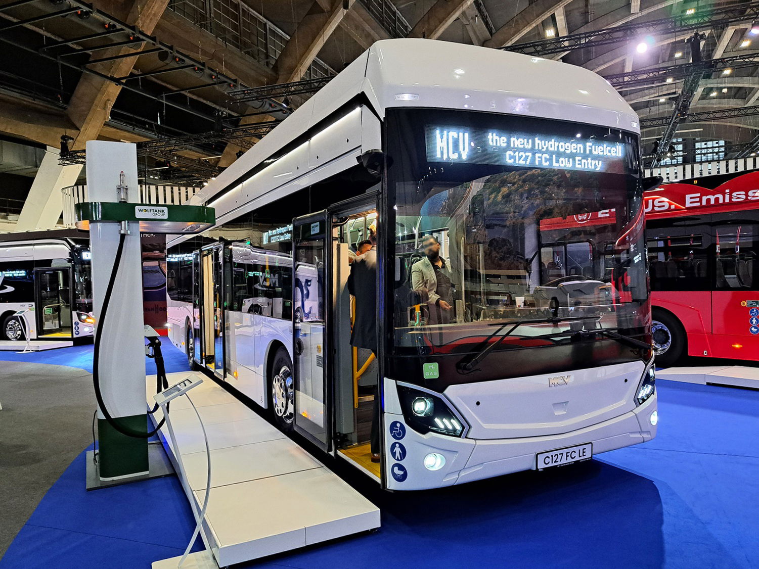 Busworld Europe 2025: üzemanyagcellás low entry modellel bővítette kínálatát az MCV | Magyarbusz ...